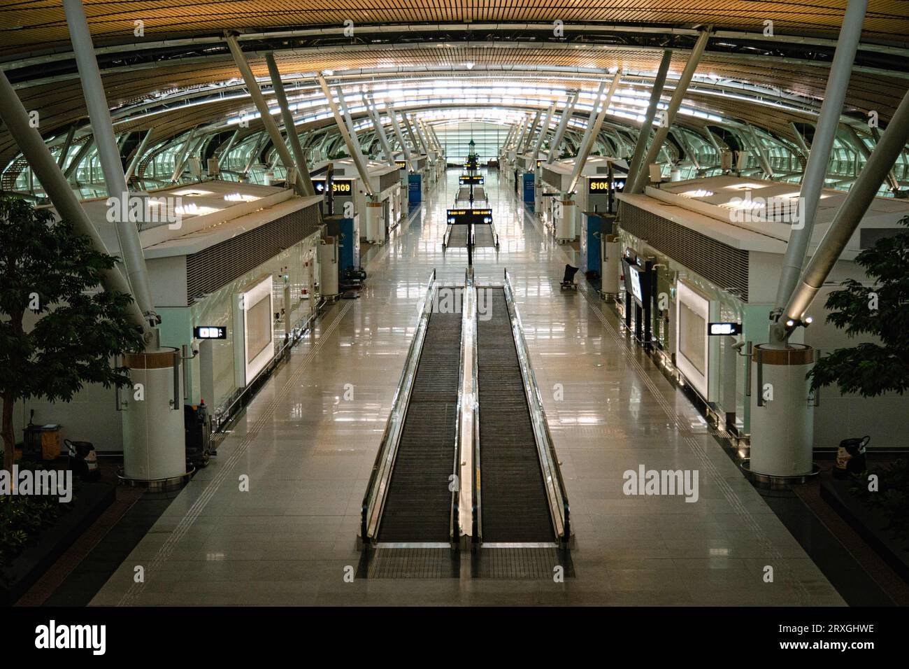 Sat 1 terminal hi-res stock photography and images - Alamy