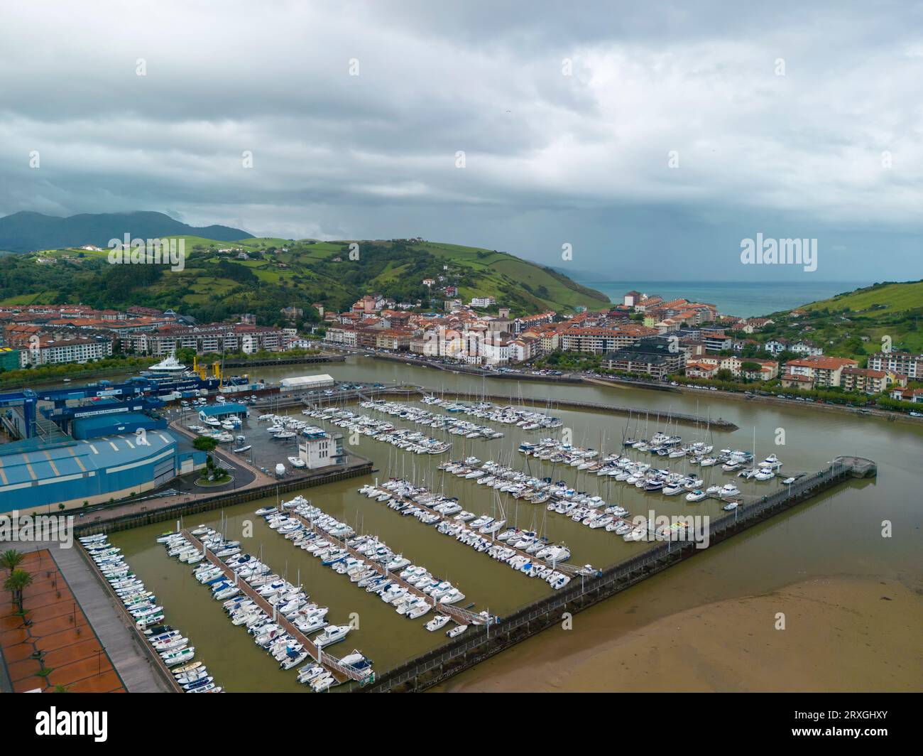 Cliff zumaia guipuzcoa basque country hi-res stock photography and ...