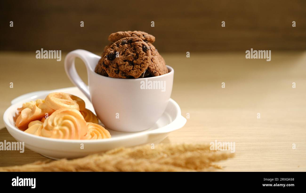 Stacked round sandwich cookies hi-res stock photography and images - Alamy