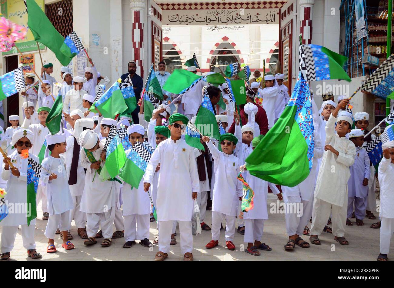 Sunni Muslims are holding celebration religious procession in ...