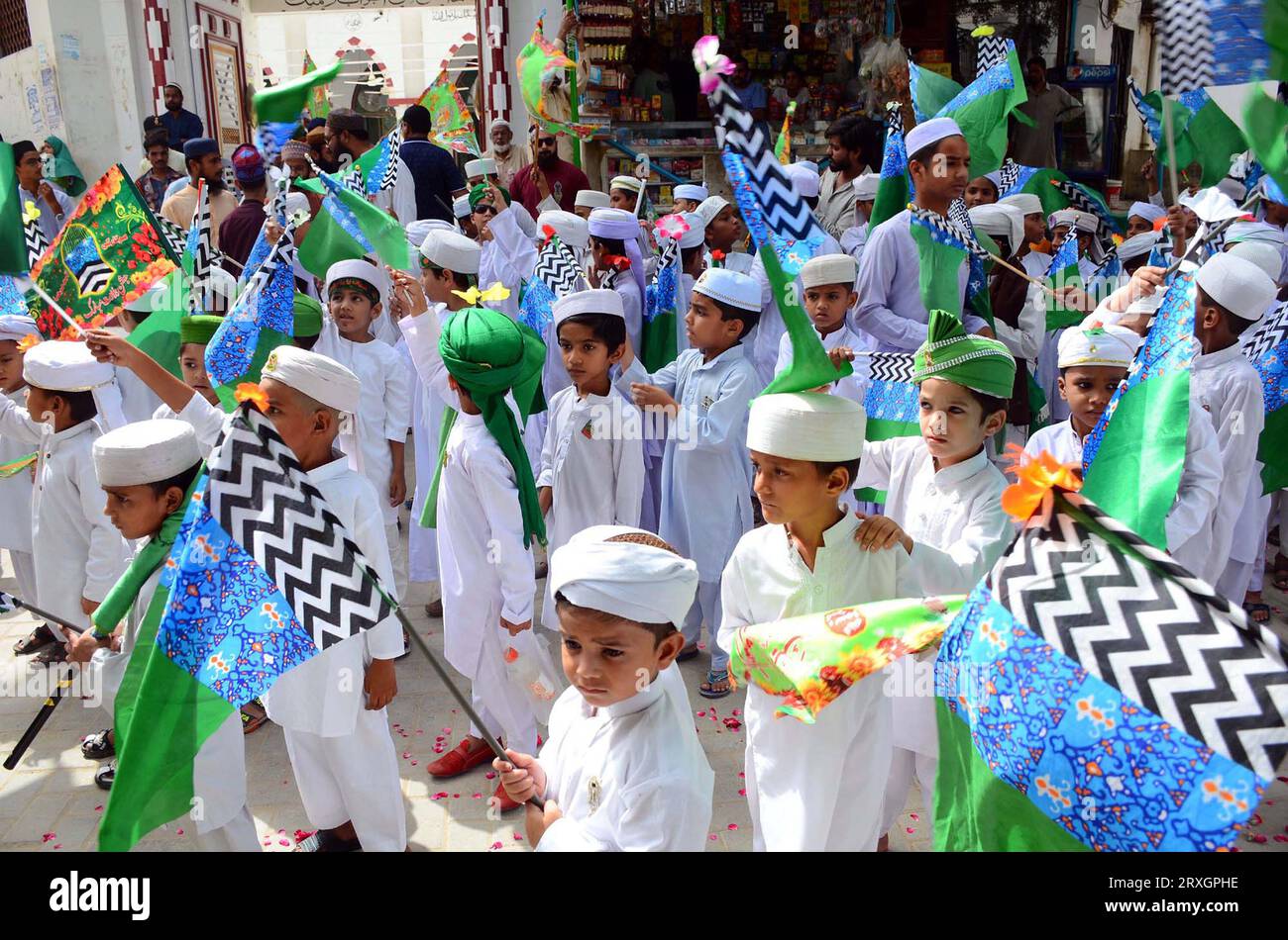 Sunni Muslims are holding celebration religious procession in ...