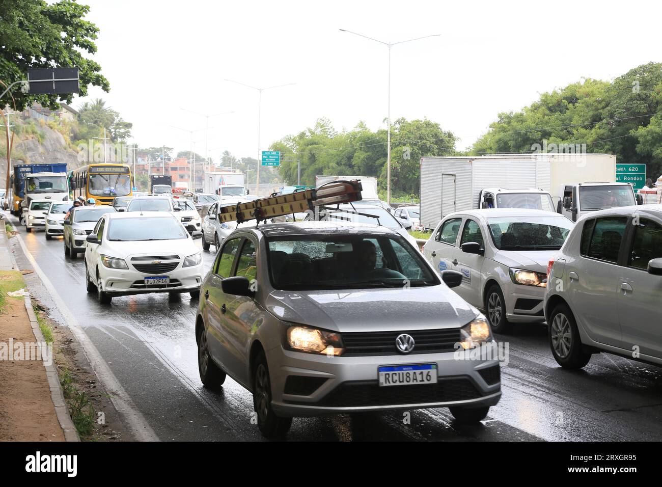 Traffic sign pedestrian crossing brazil hi-res stock photography and ...