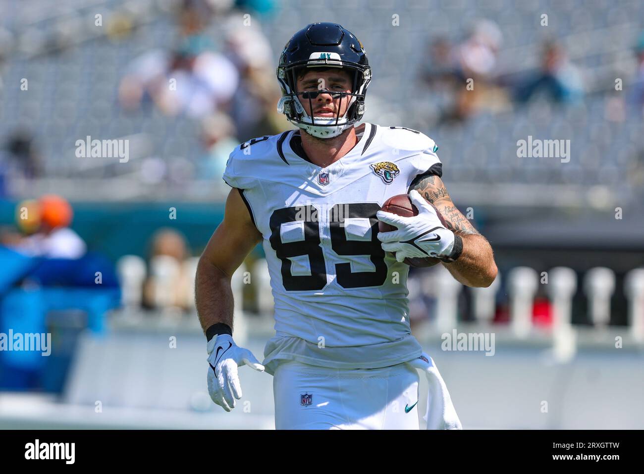 Jacksonville Jaguars tight end Luke Farrell (89) warms up before an NFL ...