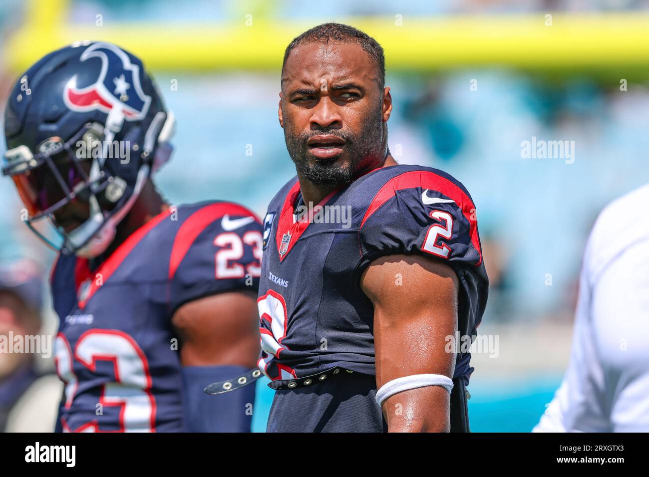 Houston Texans wide receiver Robert Woods (2) warms up before an NFL ...