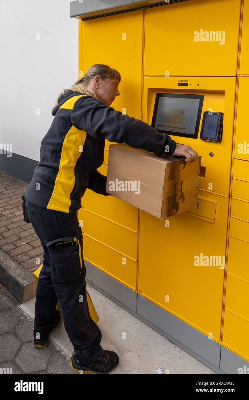 Parcels letters hi-res stock photography and images - Alamy