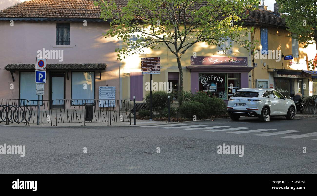 Evening in the village centre at the village Violés in the Vaucluse ...