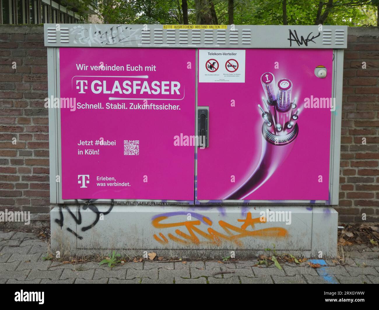 Internet distributor box hi-res stock photography and images - Alamy