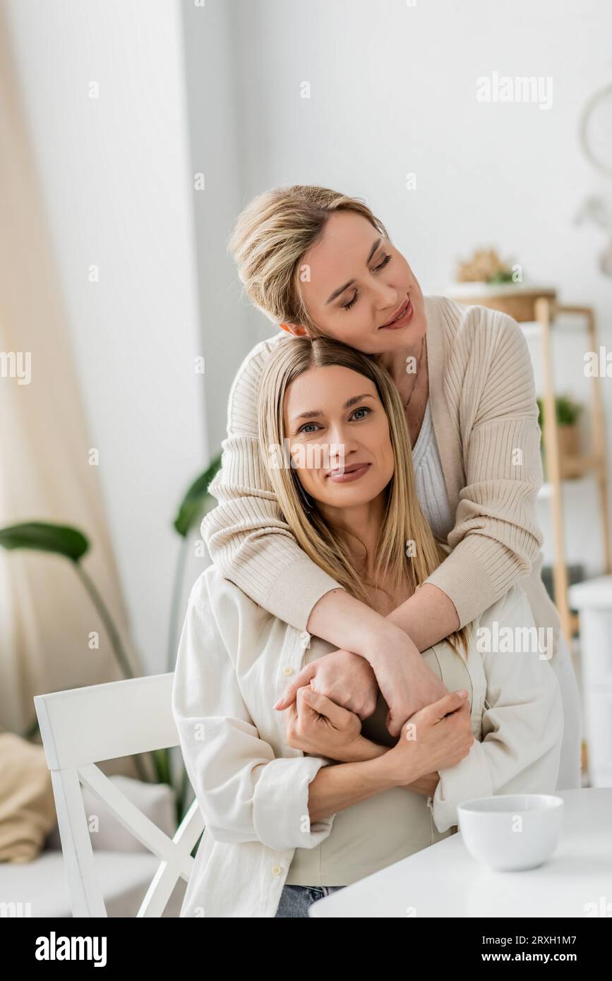 Two sisters hugging hi-res stock photography and images - Alamy