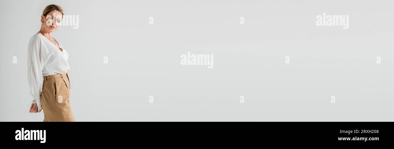 Model standing runway back hi-res stock photography and images - Alamy