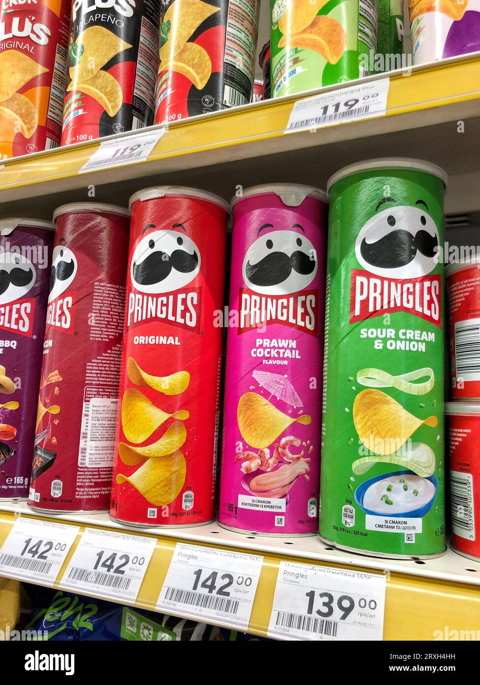 Pringles shelf hi-res stock photography and images - Alamy
