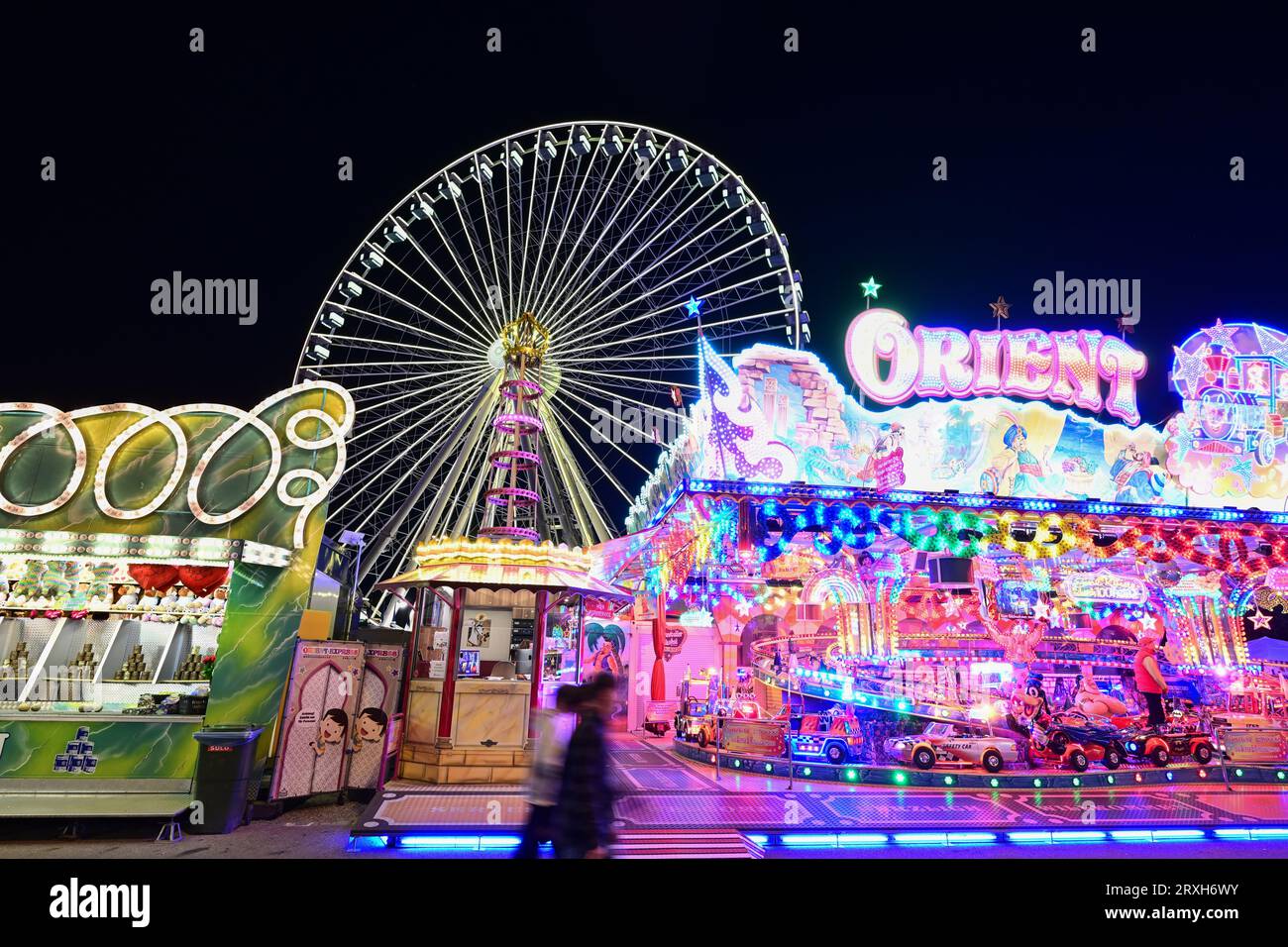 Stuttgart, Germany. 25th Sep, 2023. Rides at the Cannstatter Wasen folk ...