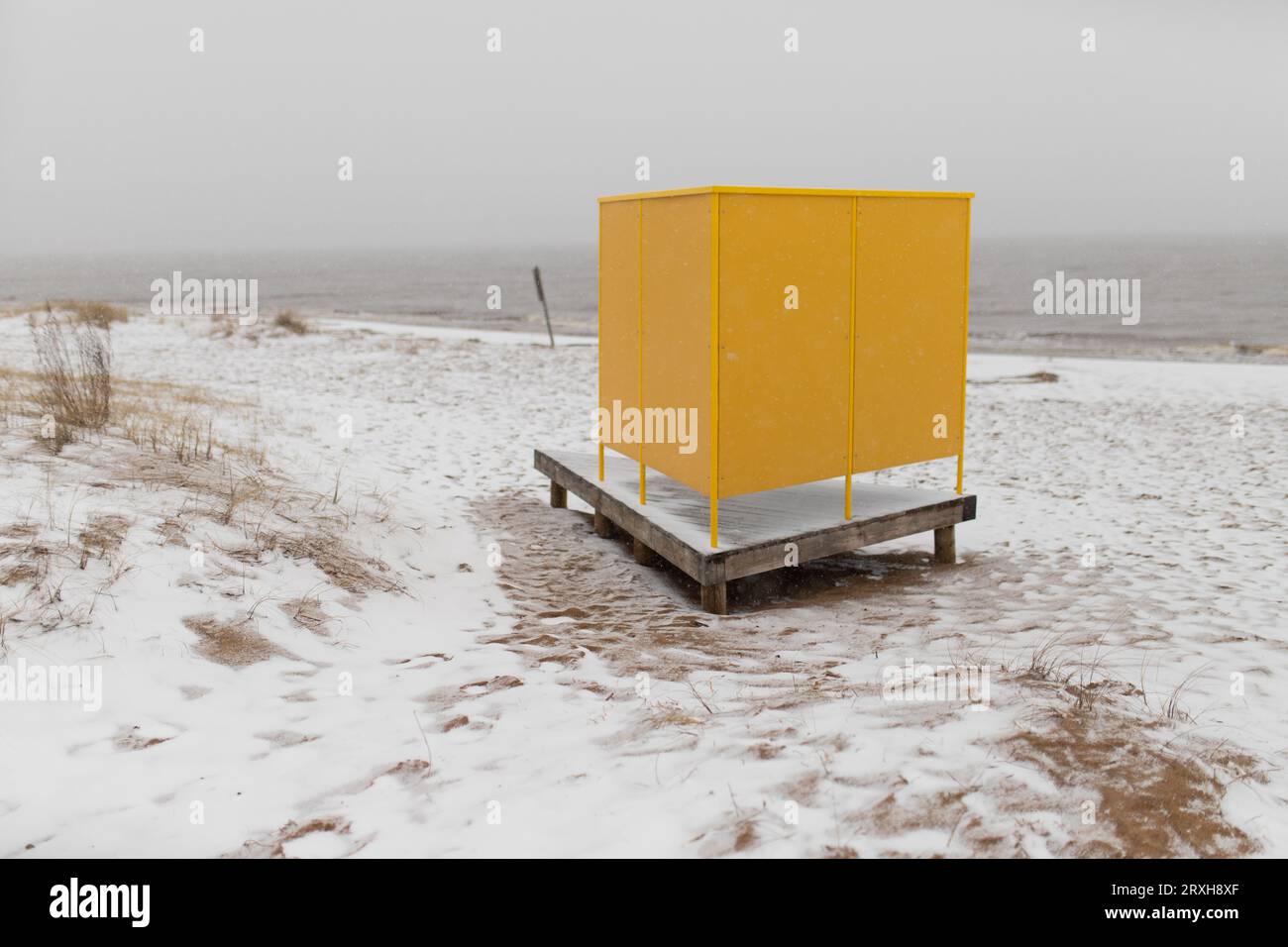 Yellow beach changing room on wooden platform in winter Stock Photo - Alamy