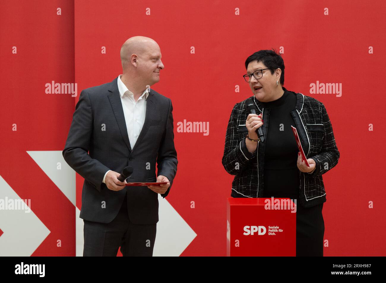 Dresden, Germany. 25th Sep, 2023. Henning Homann (l), and Kathrin ...