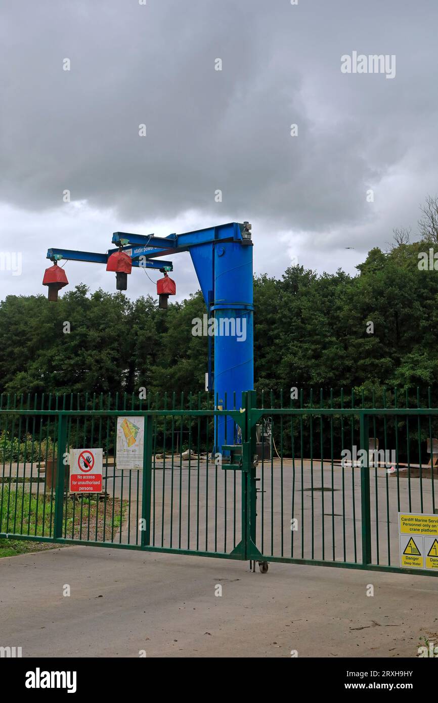 Boatyard crane hi-res stock photography and images - Alamy