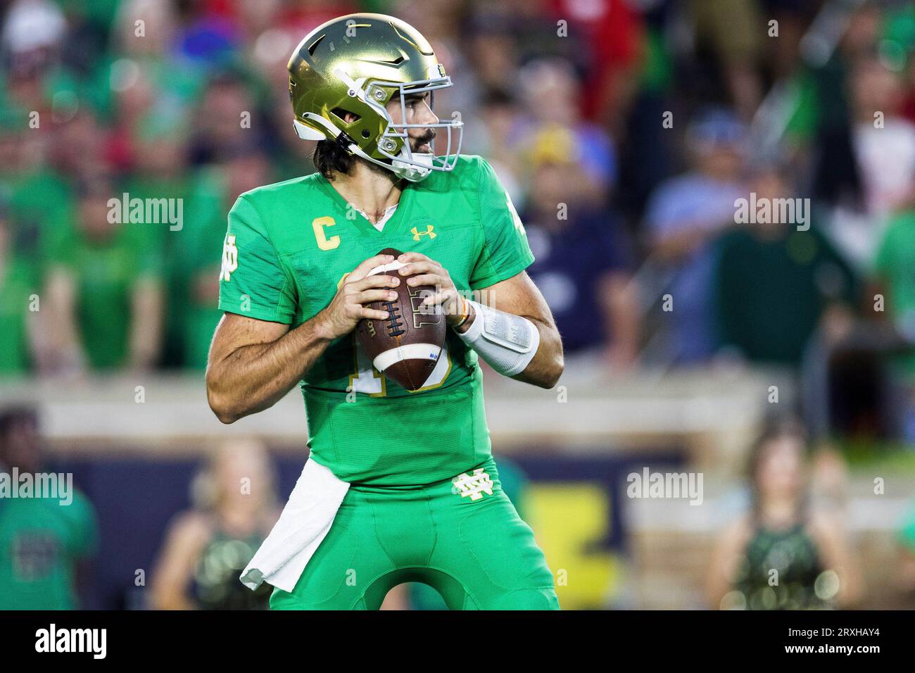 September 23, 2023: Notre Dame quarterback Sam Hartman (10) passes the ...