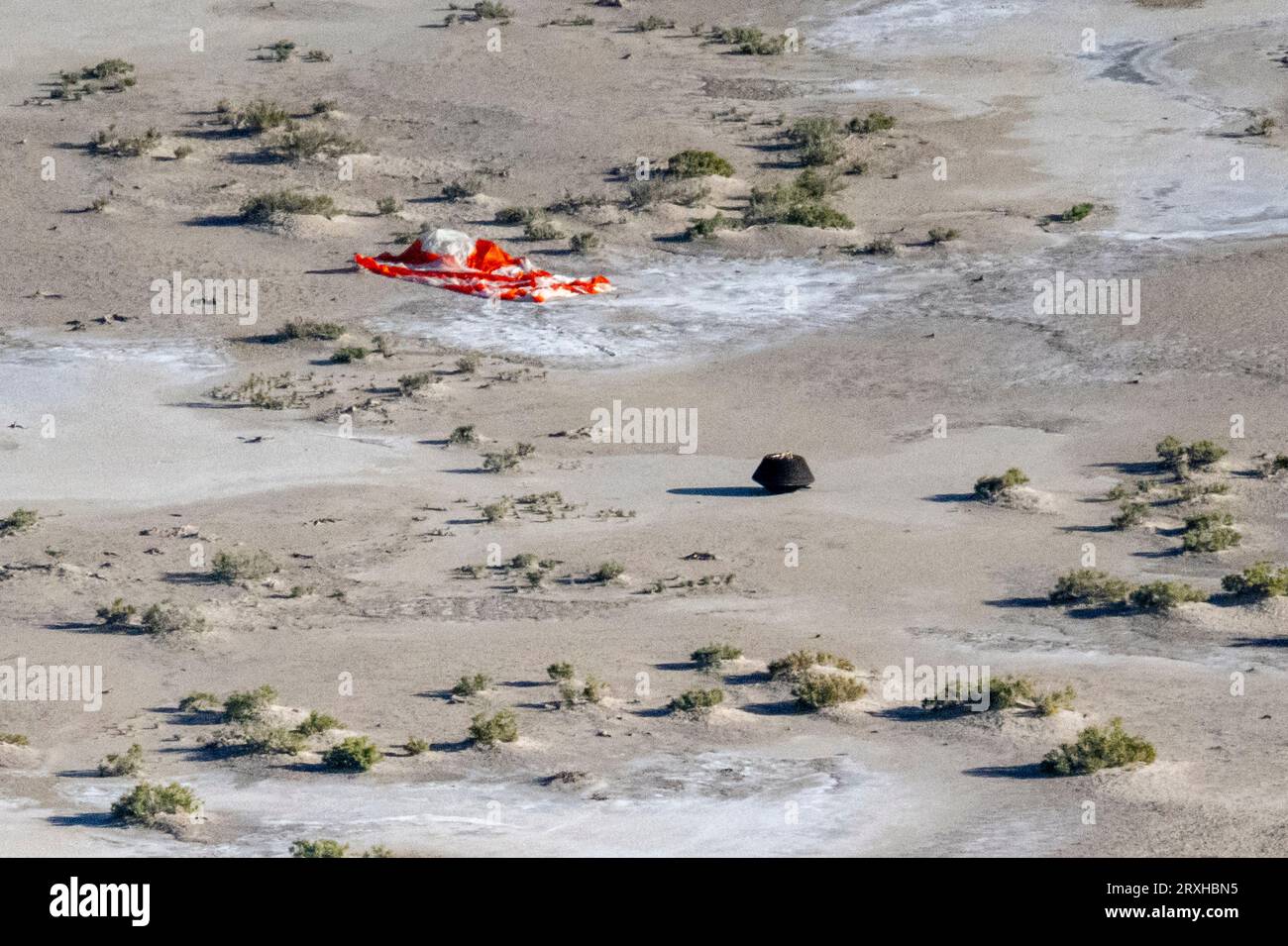Planetary entry parachute program hi-res stock photography and images ...