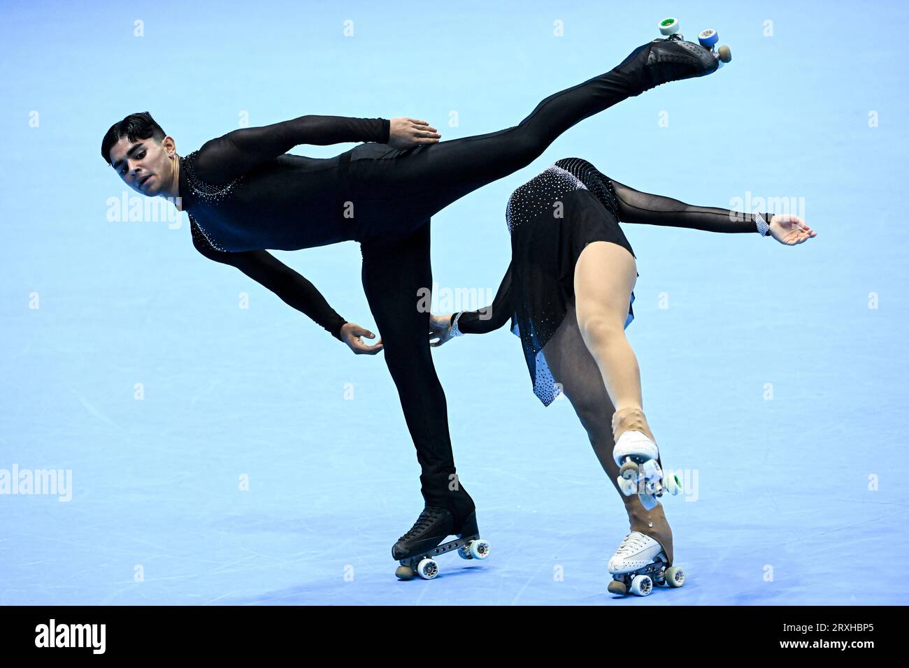 24 ruedas hi-res stock photography and images - Alamy