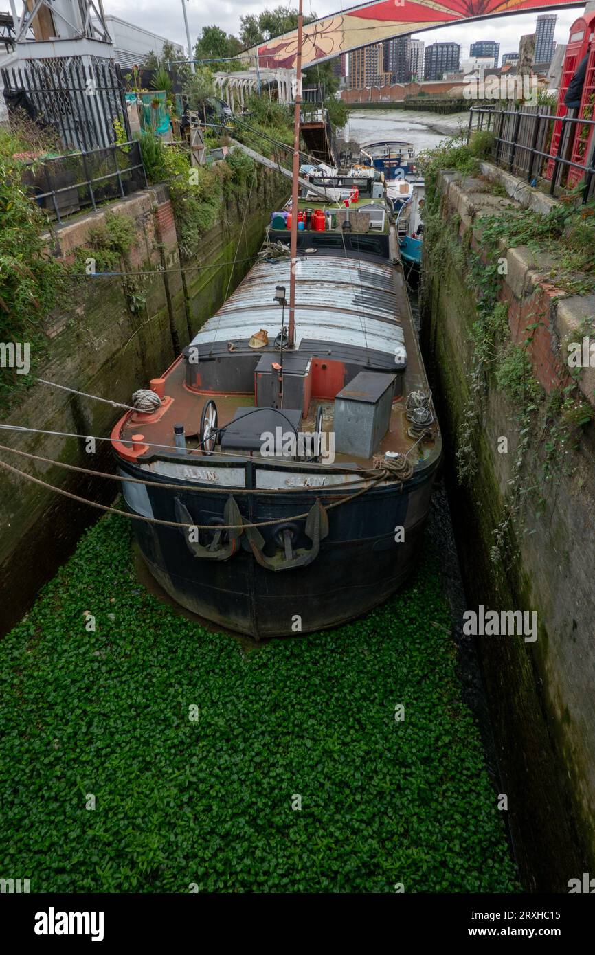 Barge, Cody Dock, River Lee Stock Photo - Alamy