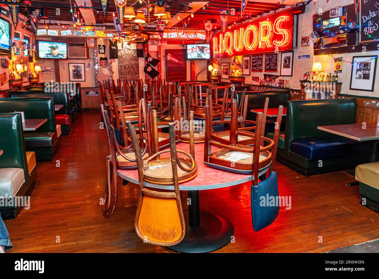 Dukes bar hi-res stock photography and images - Alamy