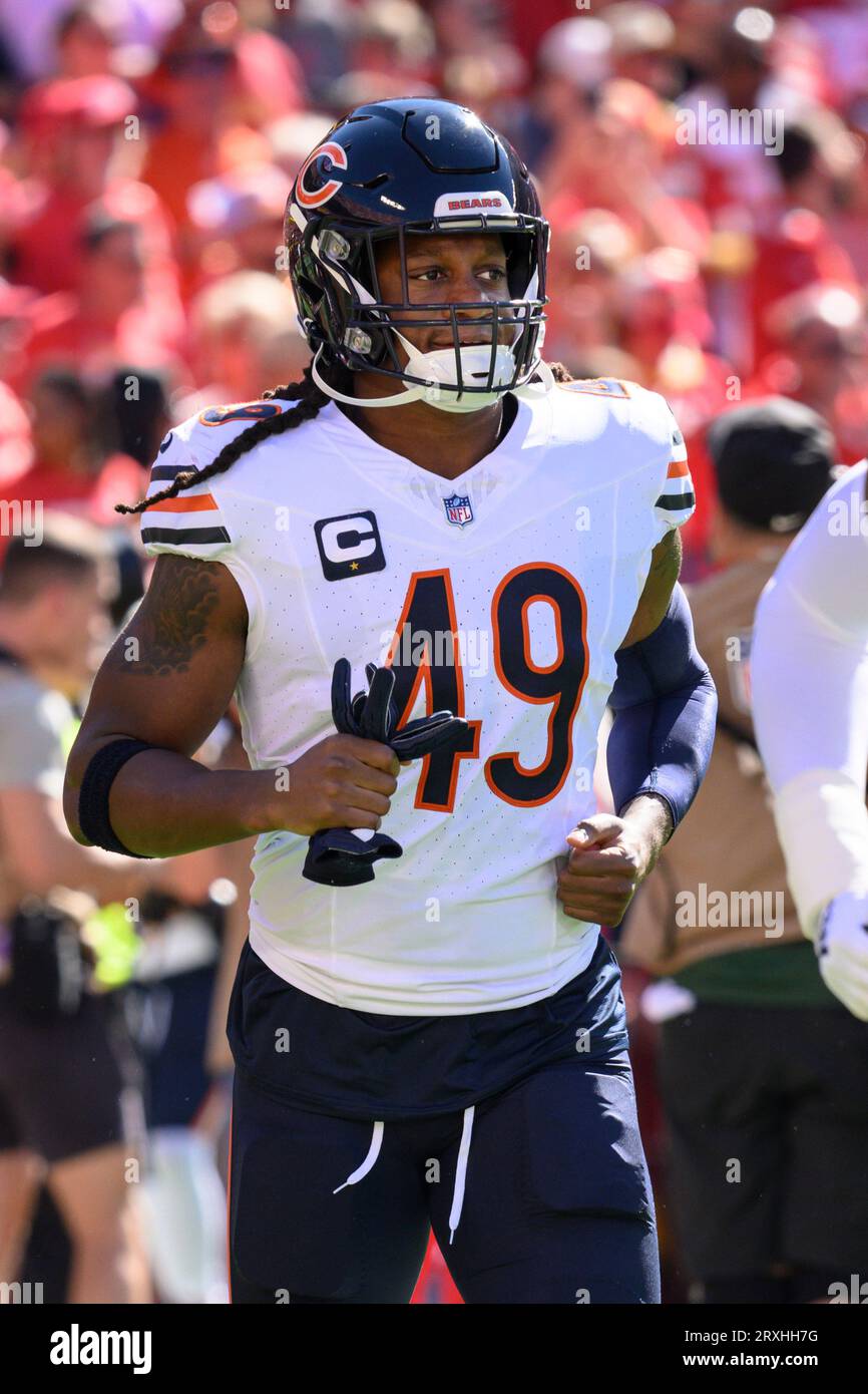 Chicago Bears linebacker Tremaine Edmunds comes onto the field for the ...
