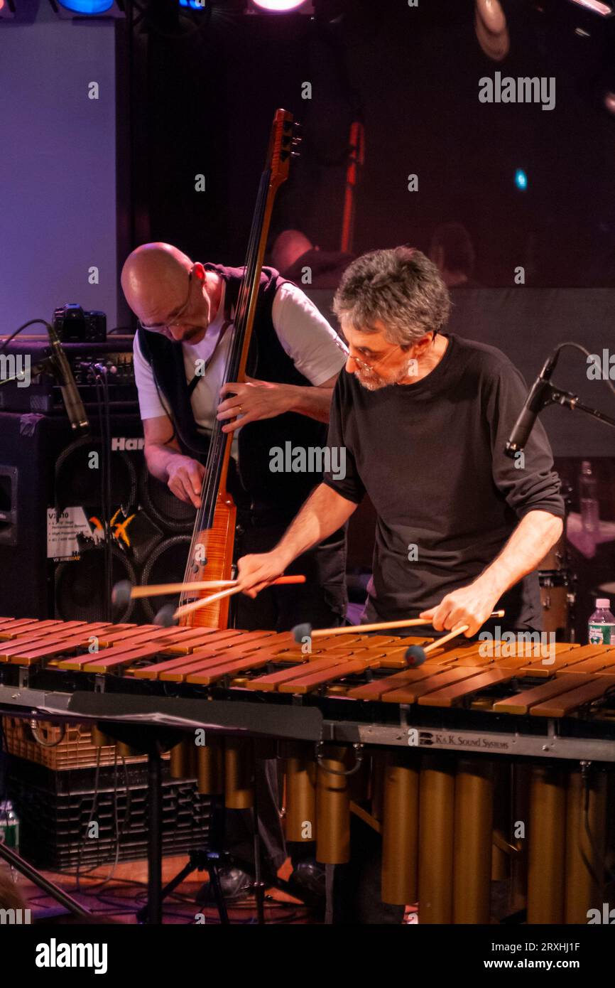 L'image featuring Mike Mainieri, David Spinozza, Warren Bernhardt ...