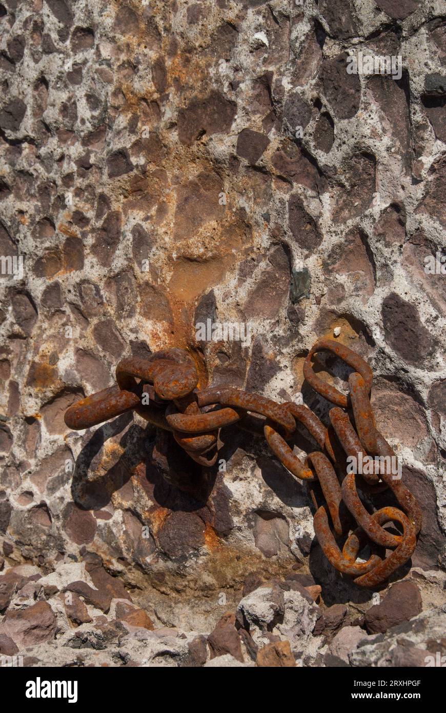 Rusty mooring shackle and chain on sea wall, Shell Harbour, New South ...