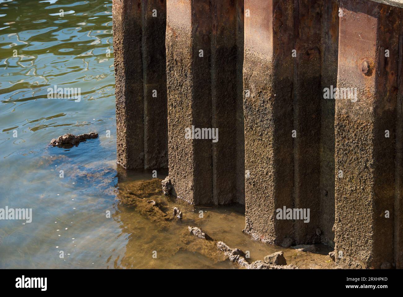 Wharf pylons hi-res stock photography and images - Alamy