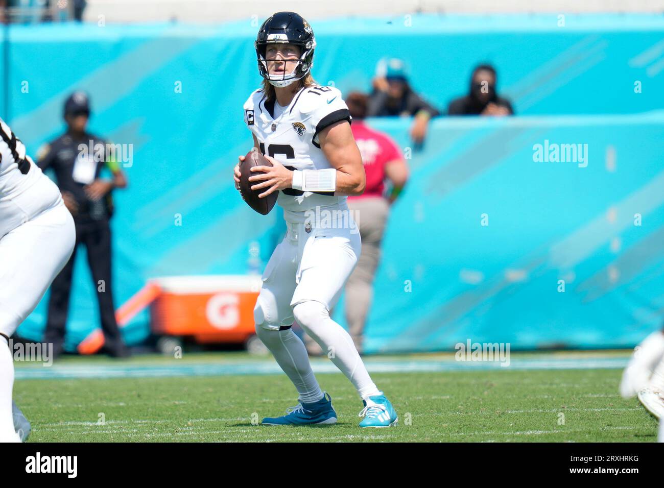 Jacksonville Jaguars quarterback Trevor Lawrence (16) looks for a ...