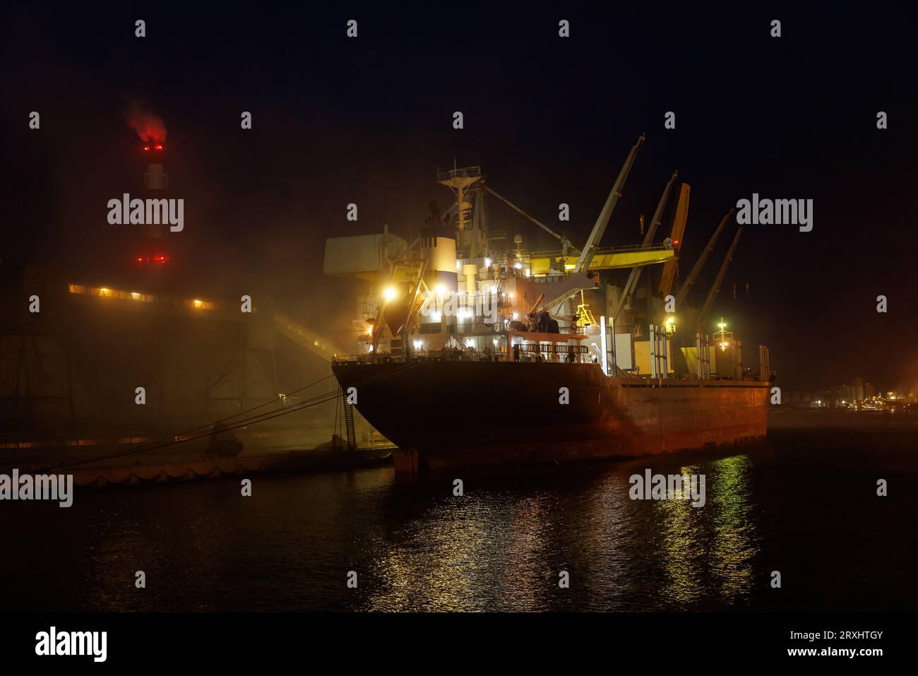 Ocean tanker loading at dock Stock Photo - Alamy