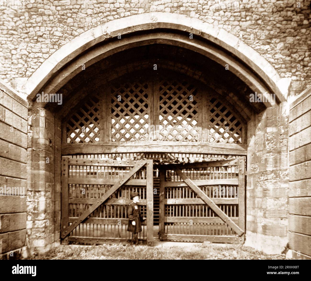 Tower of london traitors gate hi-res stock photography and images - Alamy