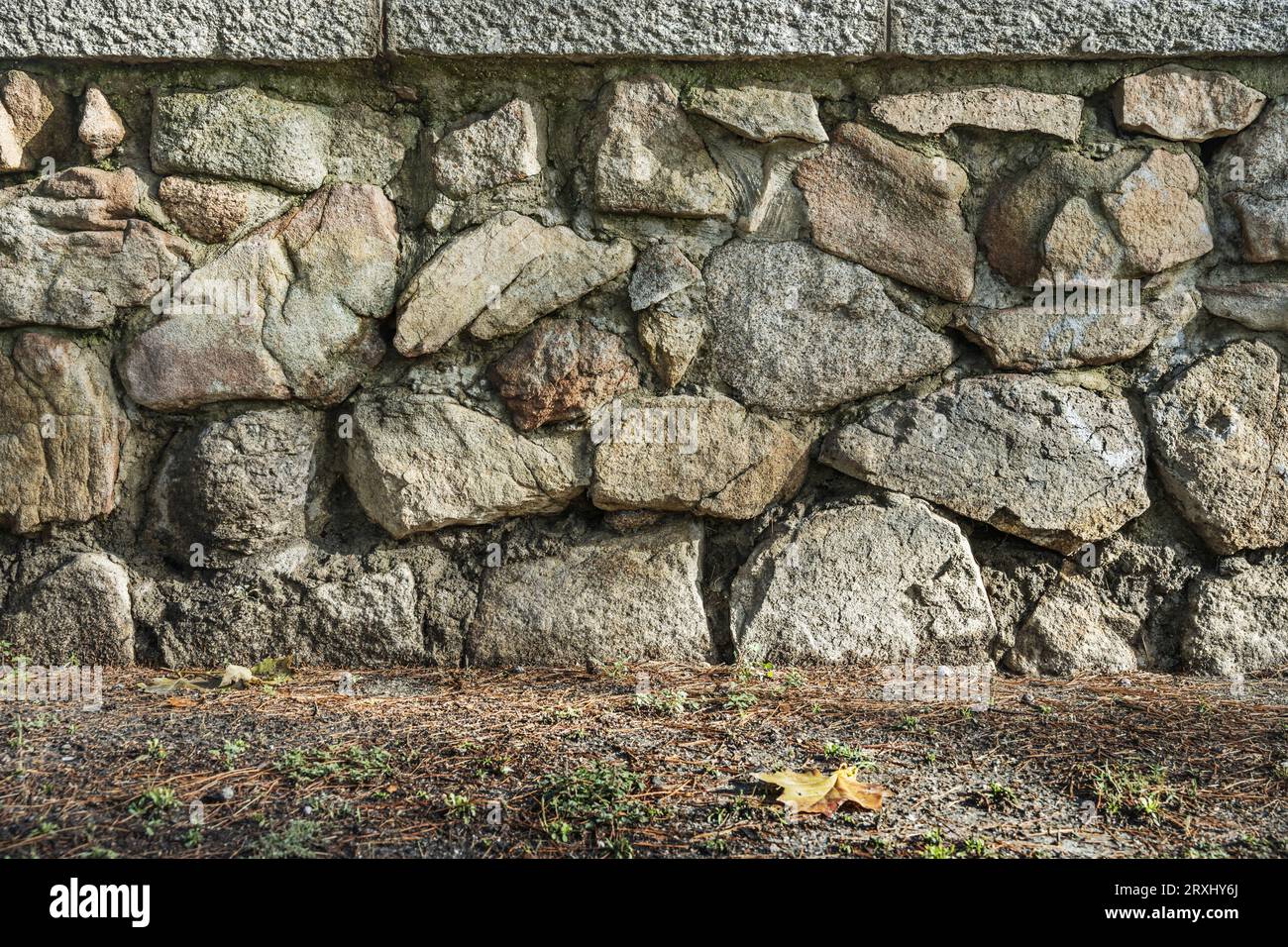 Wall built of rocks hi-res stock photography and images - Alamy