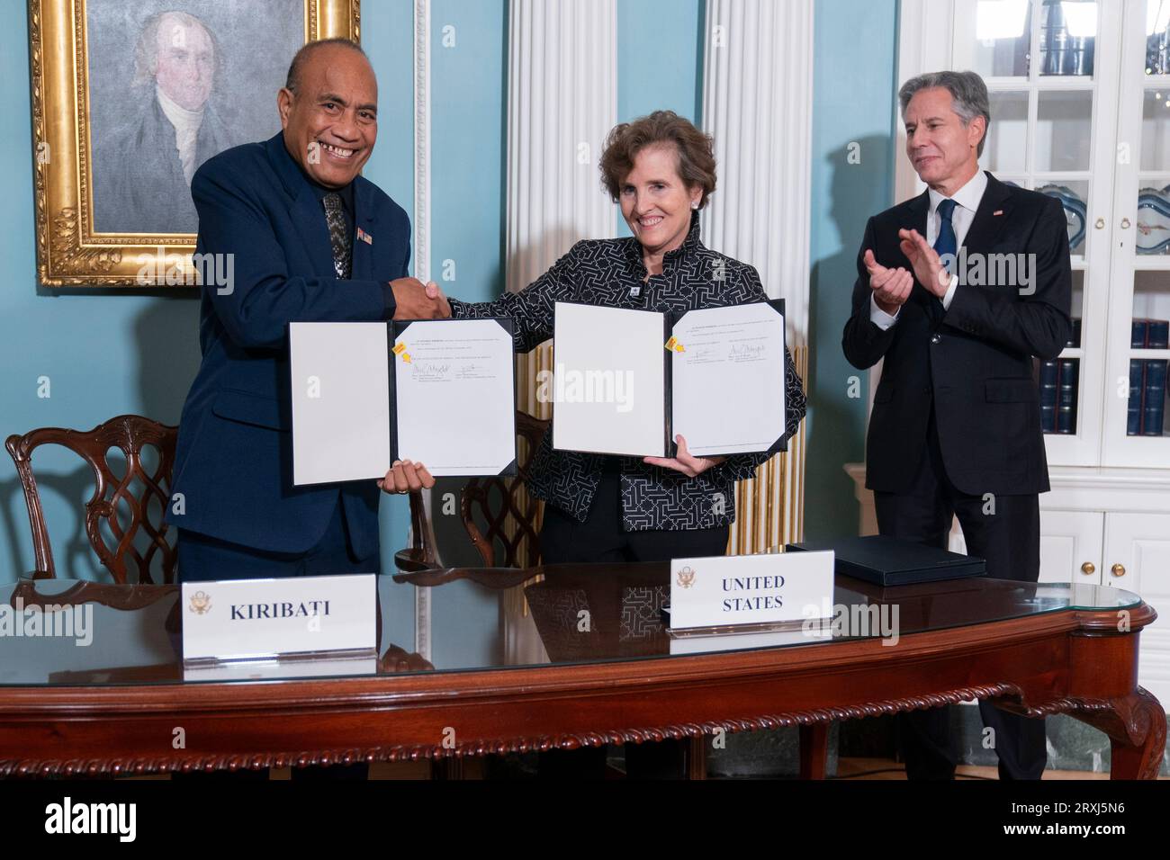 President of Kiribati Taneti Maamau, left, and Millennium Challenge ...