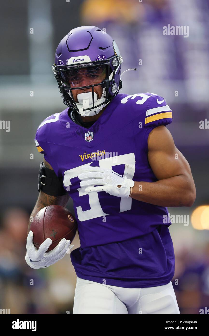 Minnesota Vikings running back Myles Gaskin (37) warms up before an NFL ...