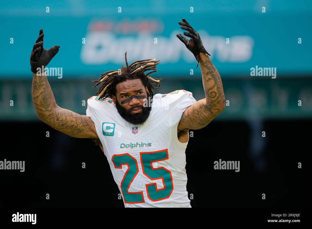 Miami Dolphins cornerback Xavien Howard (25) reacts as he is introduced ...