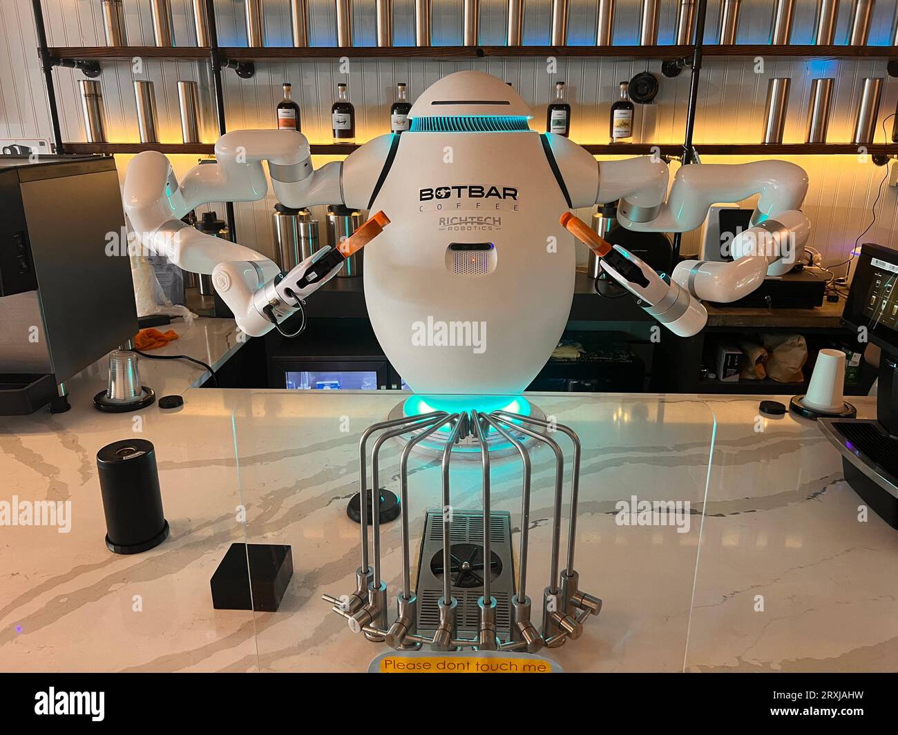 New York, USA. 18th Aug, 2023. Barista Adam, the first robotic coffee ...