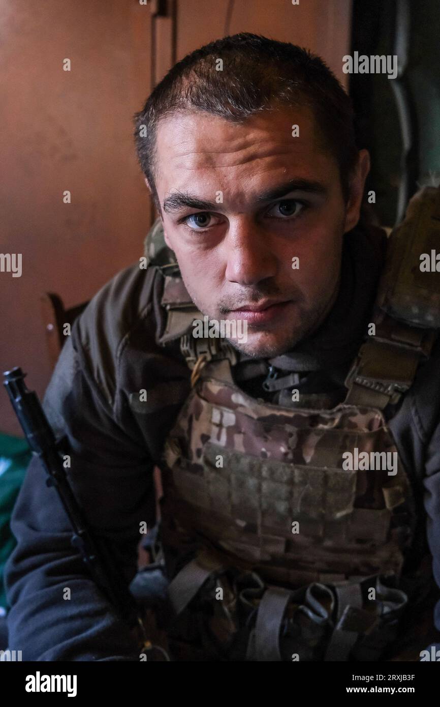 A Ukrainian soldier poses for a picture Stock Photo - Alamy