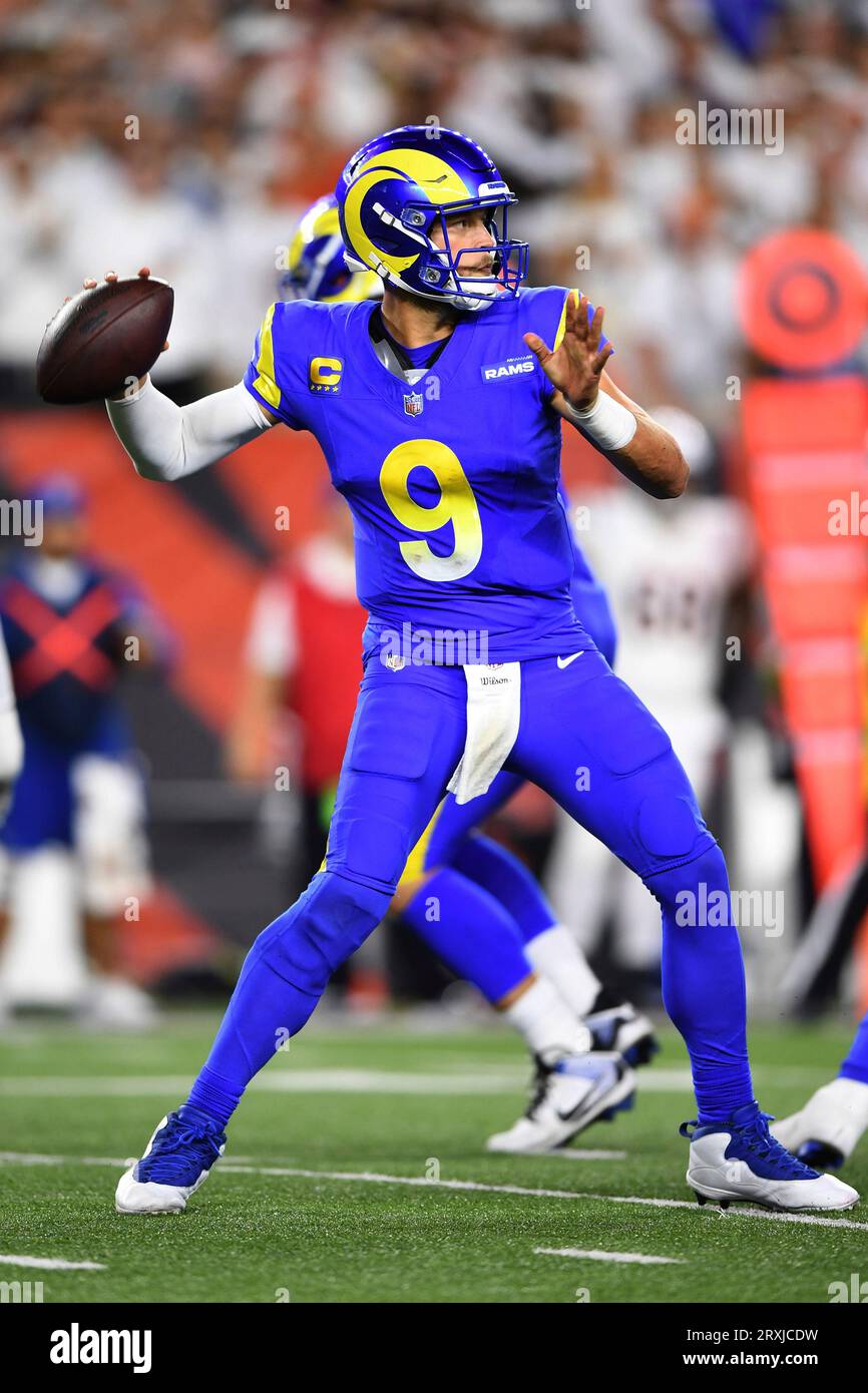 Los Angeles Rams quarterback Matthew Stafford (9) throws a pass during ...