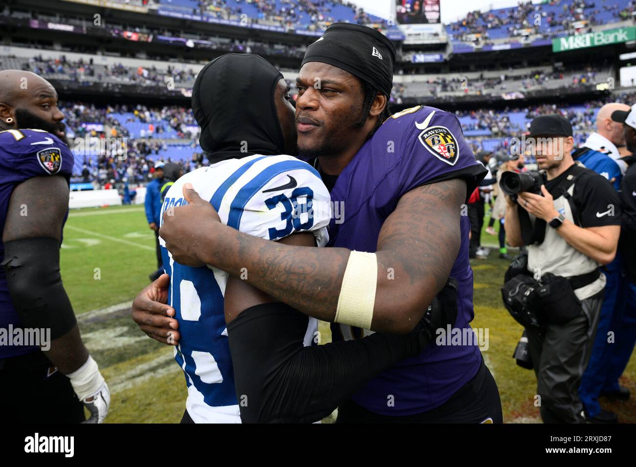 Baltimore Ravens quarterback Lamar Jackson (8) and Indianapolis Colts ...