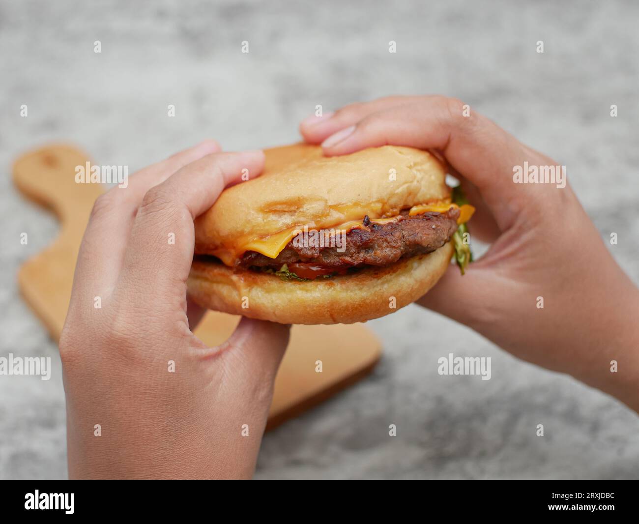 hands ready to eat a burger Stock Photo - Alamy