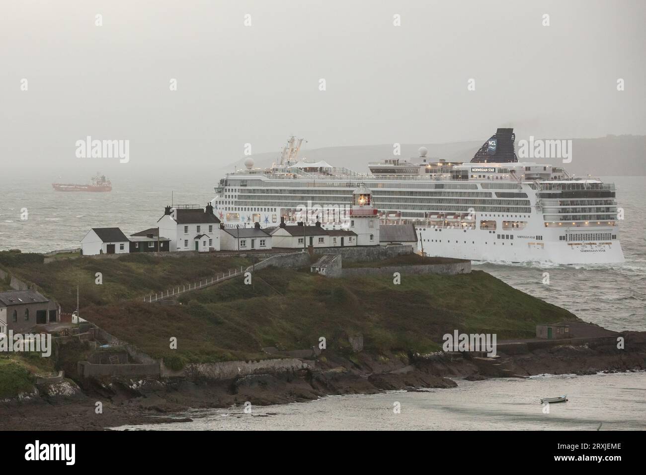 Roches Point, Cork, Ireland. 25th September, 2023. With a desending ...