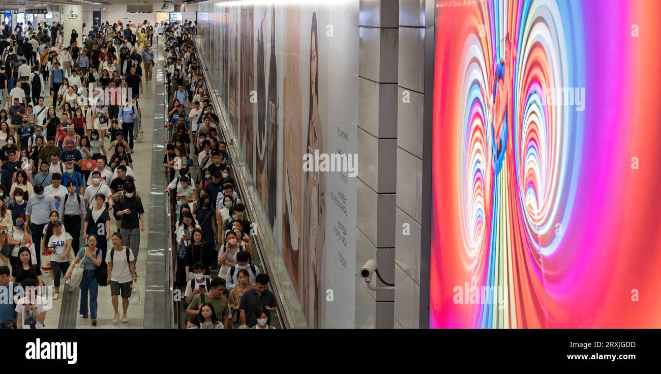 Central station Hong Kong MTR subway during rush hour, Hong Kong, China ...