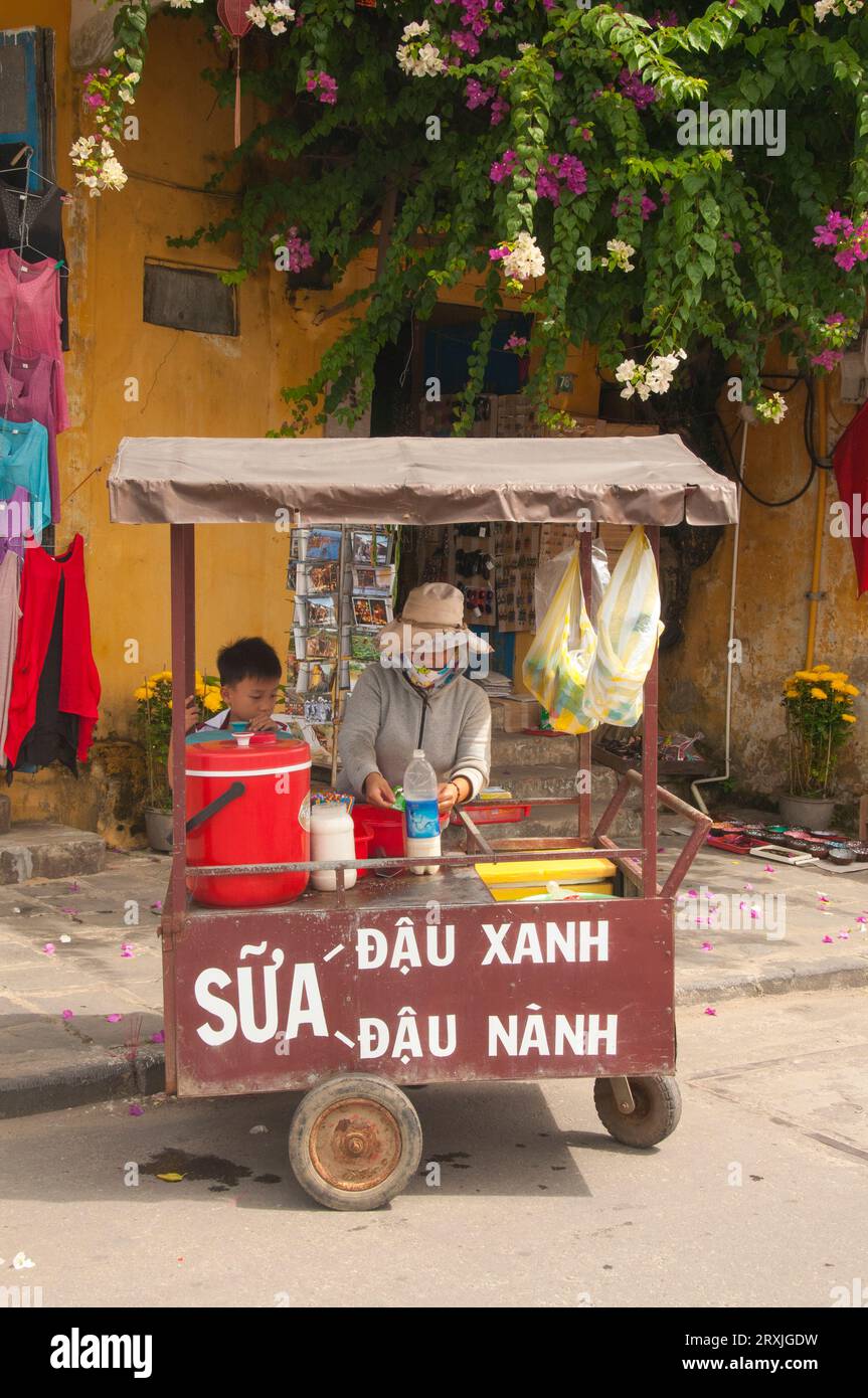 Vietnam: Green bean (Mung bean) and soya milk vendor near the Thu Bon ...