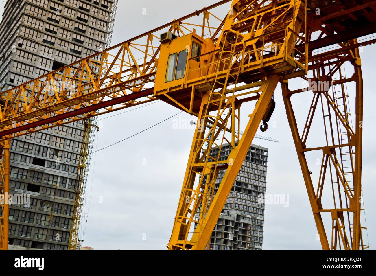 High heavy yellow metal iron load-bearing construction stationary ...
