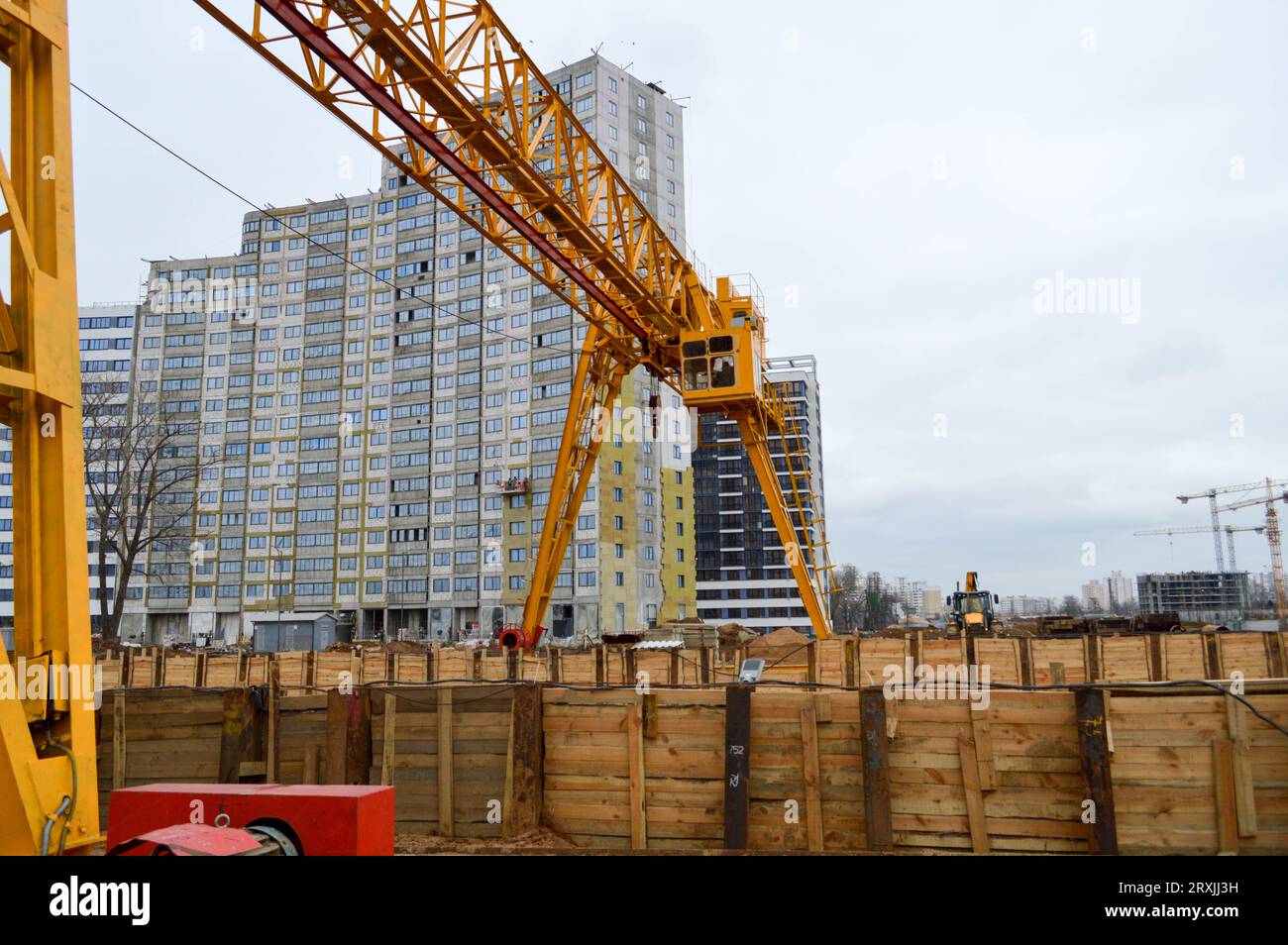 High heavy yellow metal iron load-bearing construction stationary ...