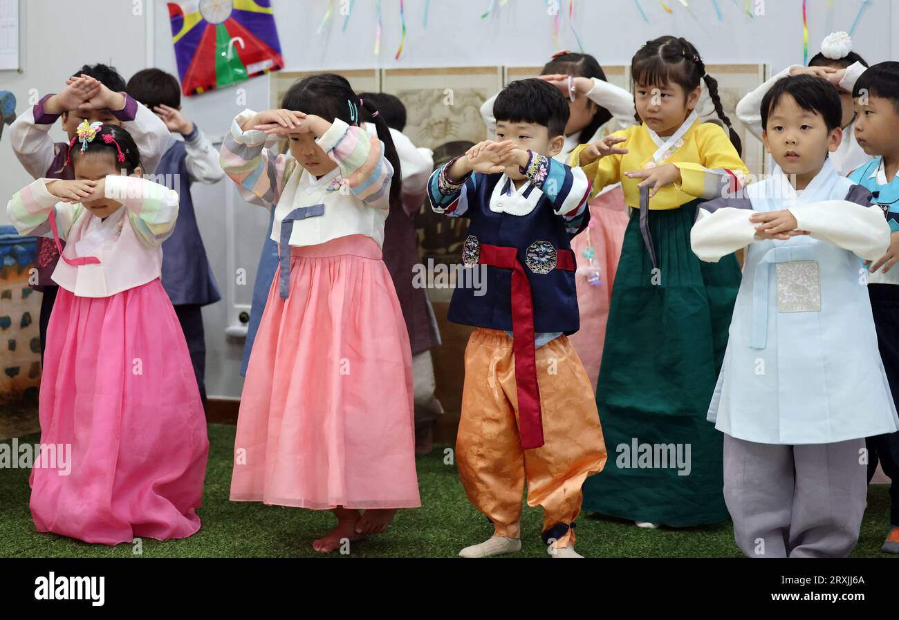 26th Sep, 2023. Manners for Chuseok holiday Children wearing the ...