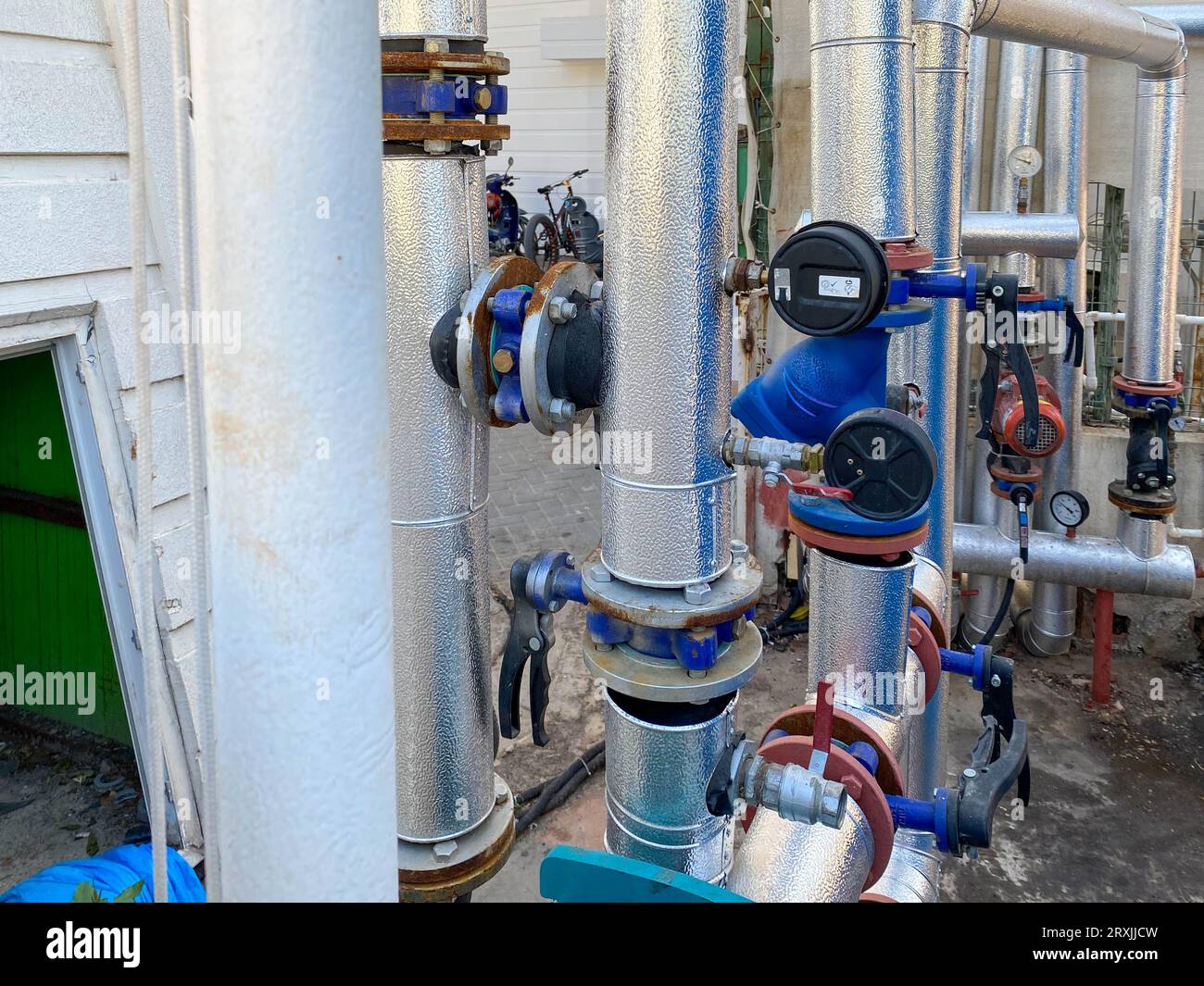 Heat conduit pipes and communications of tenological systems with ...