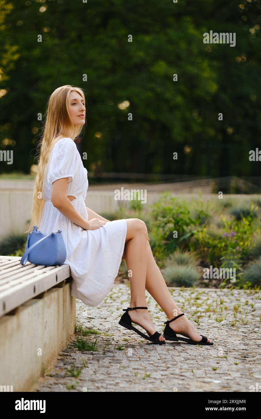 Woman sit bench hi-res stock photography and images - Alamy
