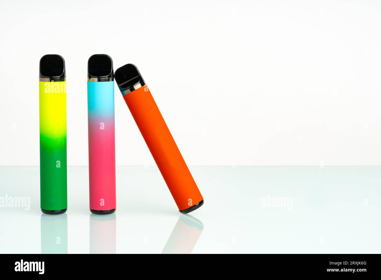 Disposable electronic cigarettes hi-res stock photography and images ...