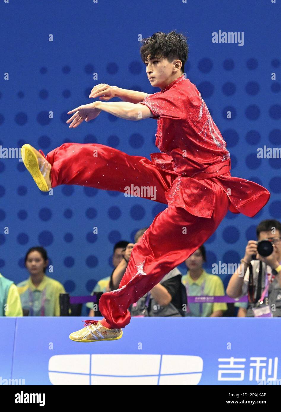 Japan's Motoyoshi Araki performs in the men's changquan event at the ...
