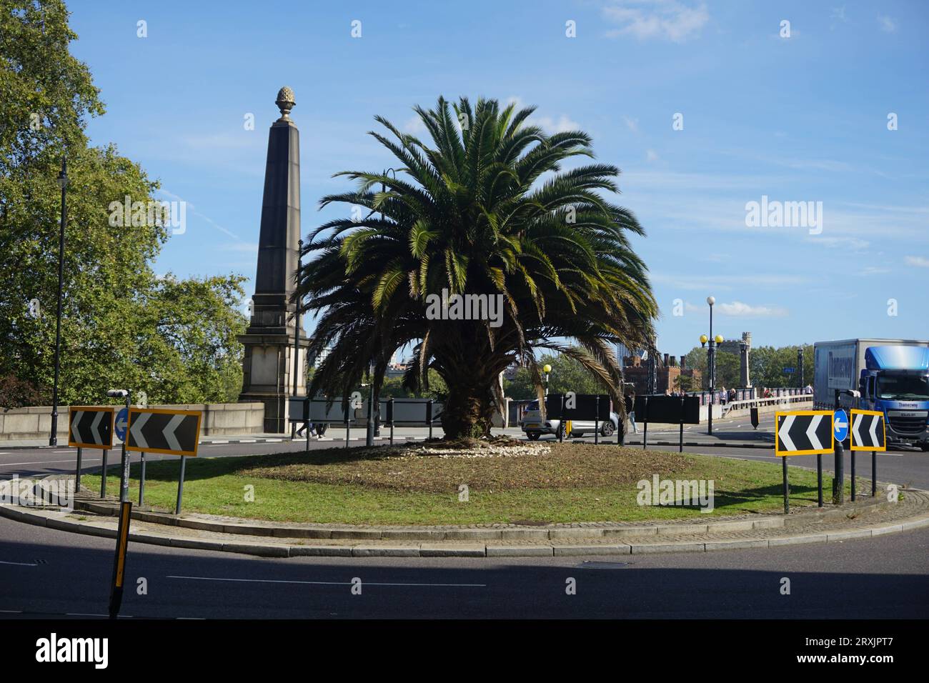 Roundabout at Millbank and Lambeth Bridge, London, UK Stock Photo - Alamy